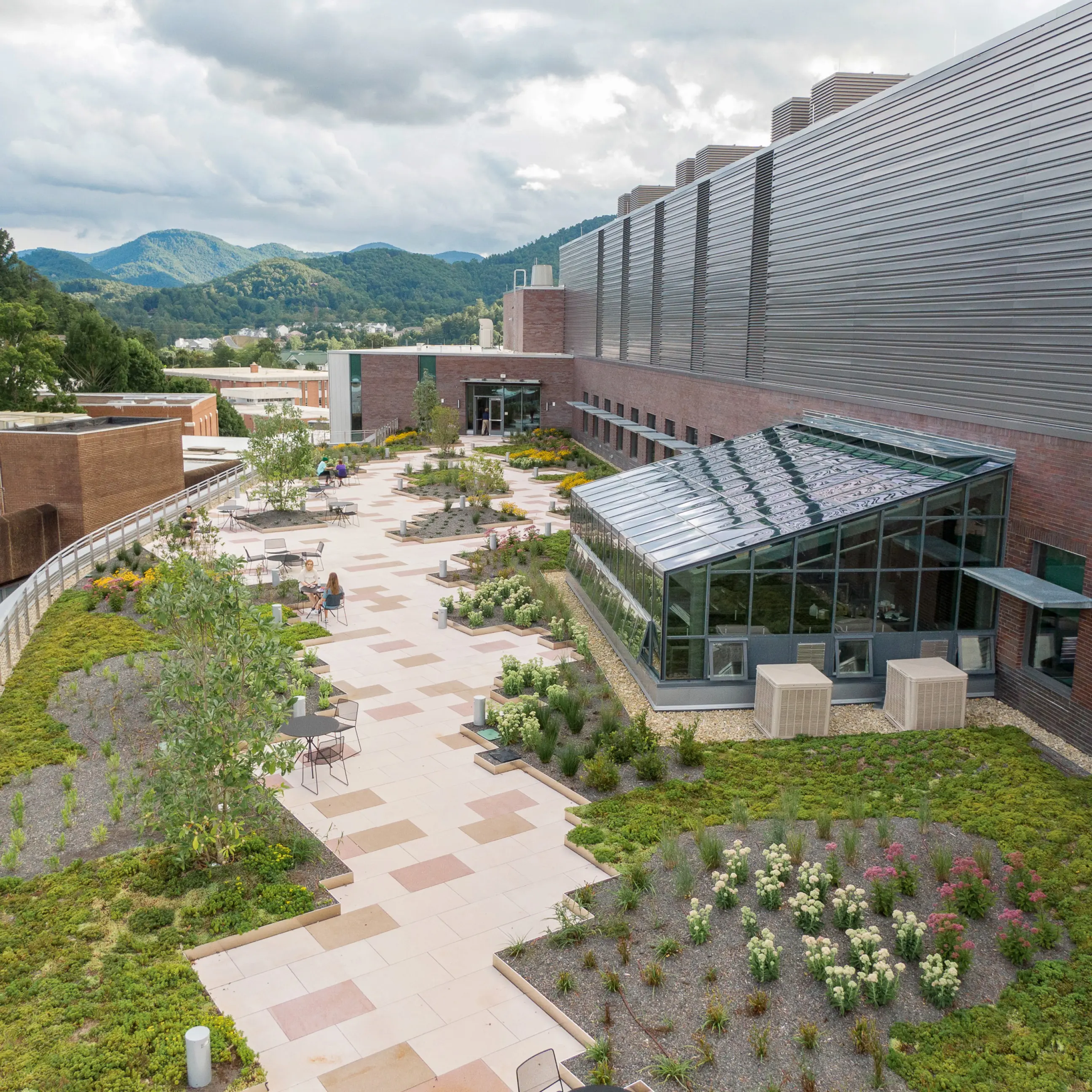 WCU Apodaca Roof & Quad - LANDSCAPES | Lord Aeck Sargent